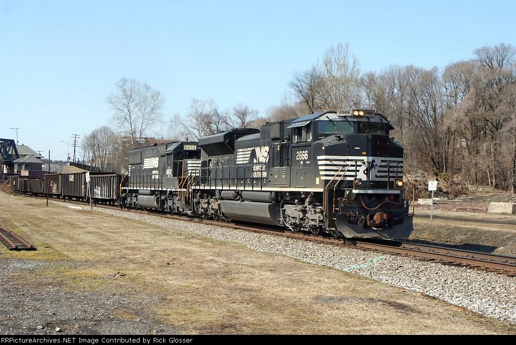 NS EB M8G @ 1221 hrs